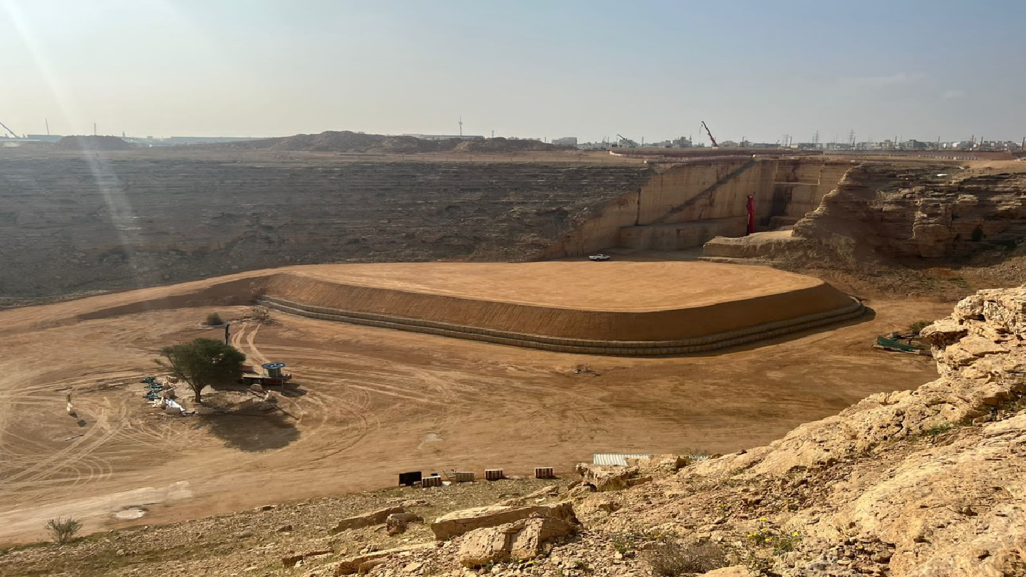 Services - Al Akaria